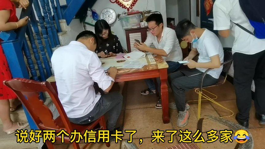 有经常用信用卡消费的朋友吗?信用卡一旦逾期是不是要很多费用