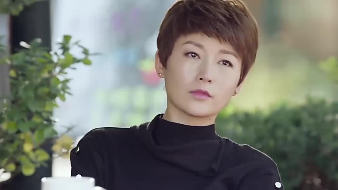 帅哥找前女友换手机,却迟到了,原来是去银行替她还信用卡了