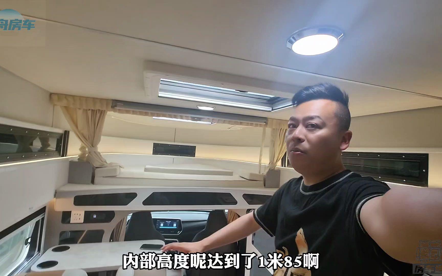 能进地库的四驱硬升顶房车亮相成都房车展,果然房车越矮越受欢迎