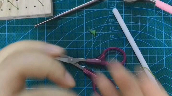 超简单详细的粘土小花制作