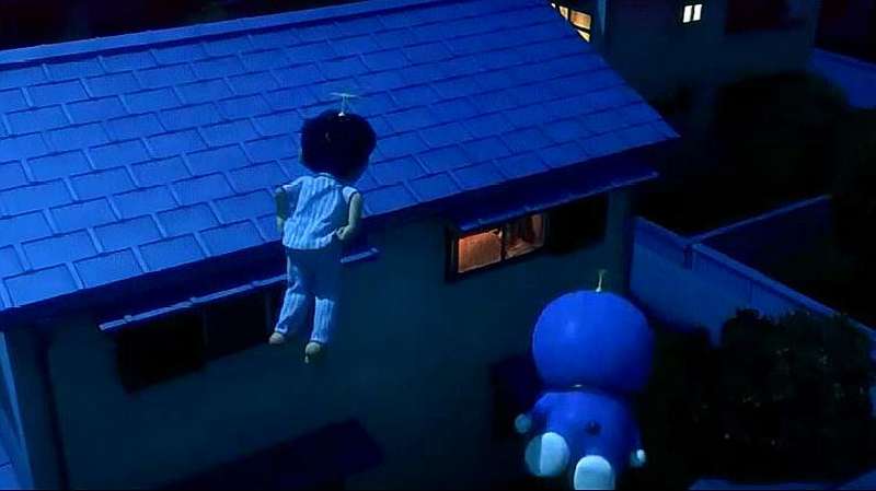 哆啦A梦:大雄和哆啦A梦戴上了竹蜻蜓飞了起来,飞到了静香家