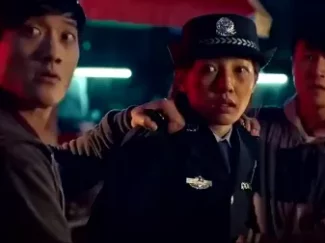 从你的全世界路过:小伙为救女警察,万万没想到被歹徒刺死!