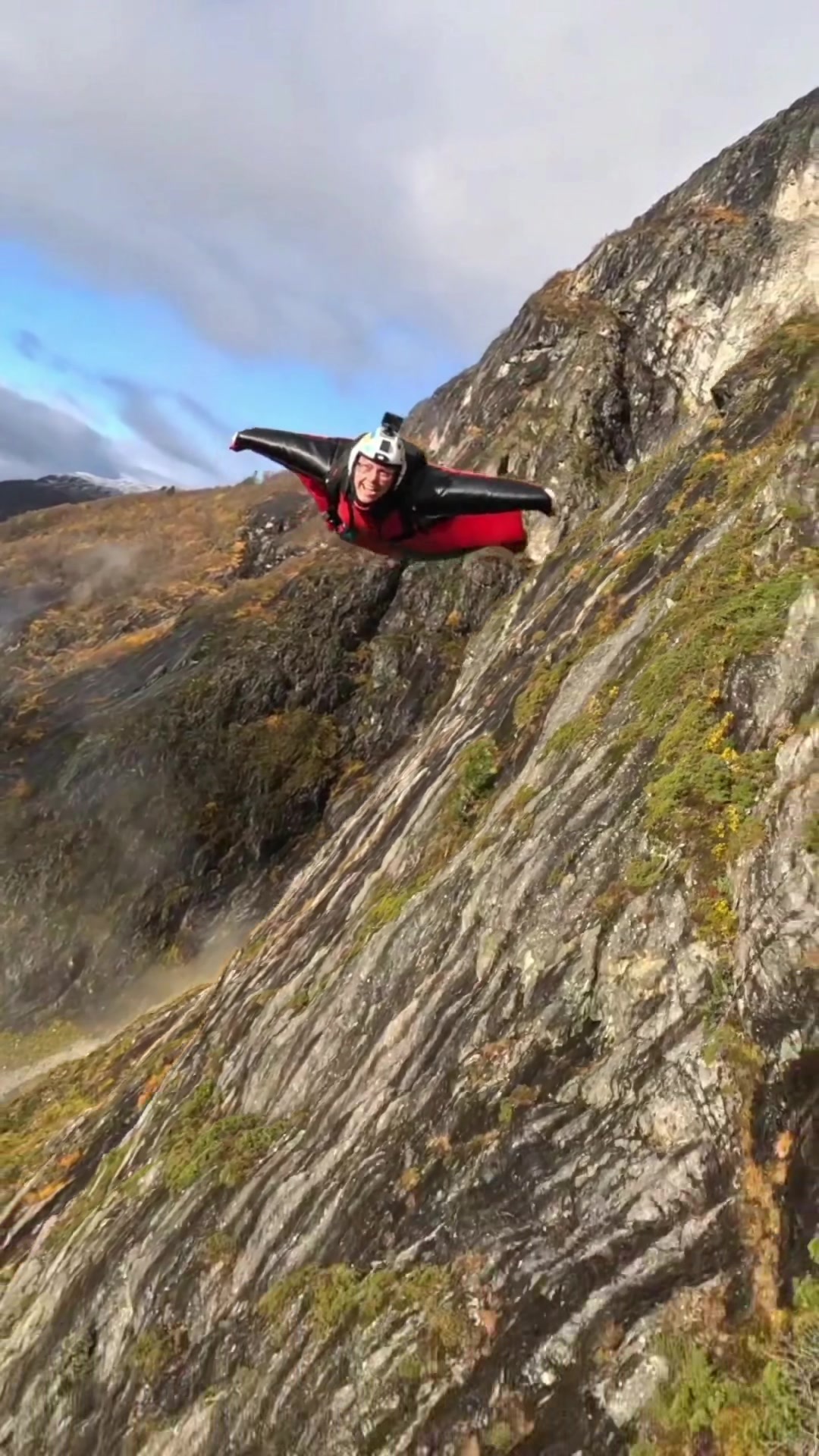 这个视角的翼装飞行见过吗 #极限运动 #危险动作请勿模仿 #翼装飞行