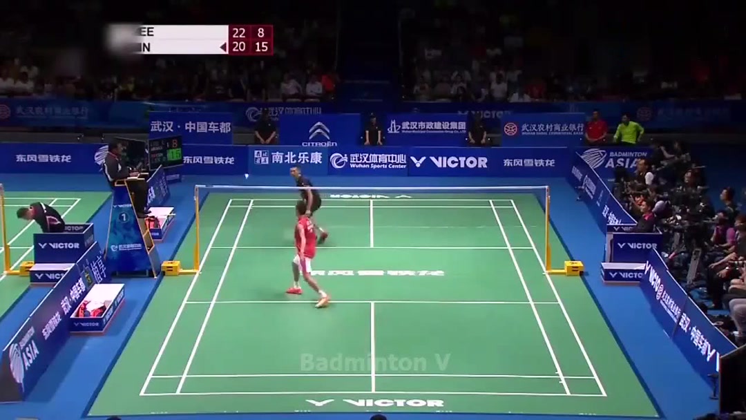 羽毛球比赛林丹单挑李宗伟,精彩的较量!