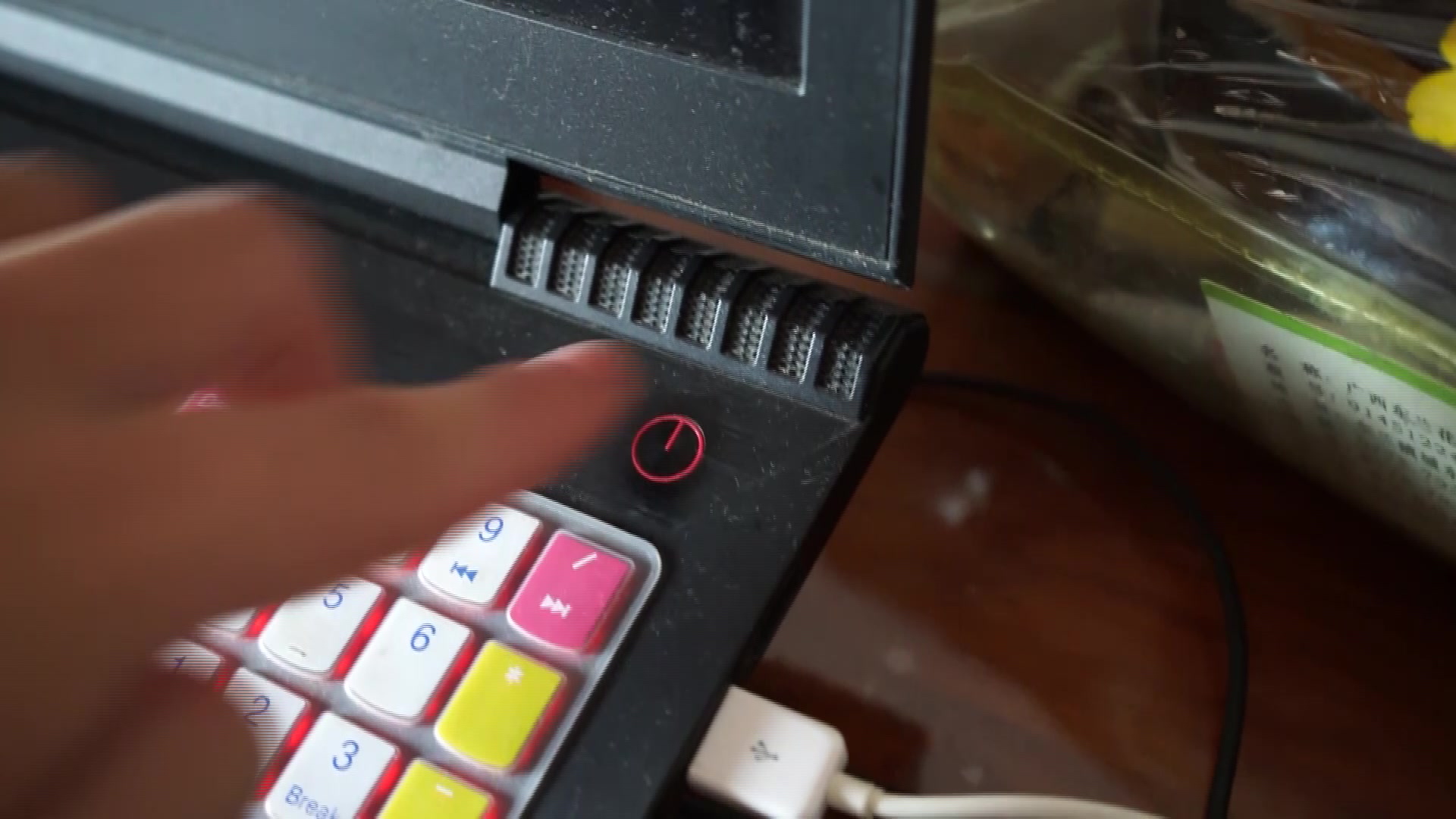 【数码谈 NO.4】8块钱,就能让电脑拥有指纹识别功能?——菠萝指纹