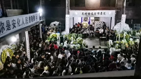 人生的价值不是你有多大的权利,更不是你有多少物质财富,而是社会对...