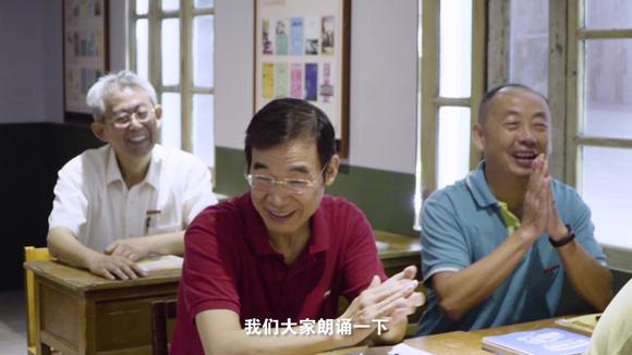 时光博物馆里的特殊班会,成都83岁老师和他1971届学生们重逢!