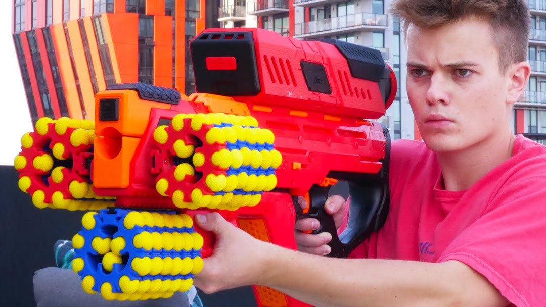 真人CS:顶级装备亮相