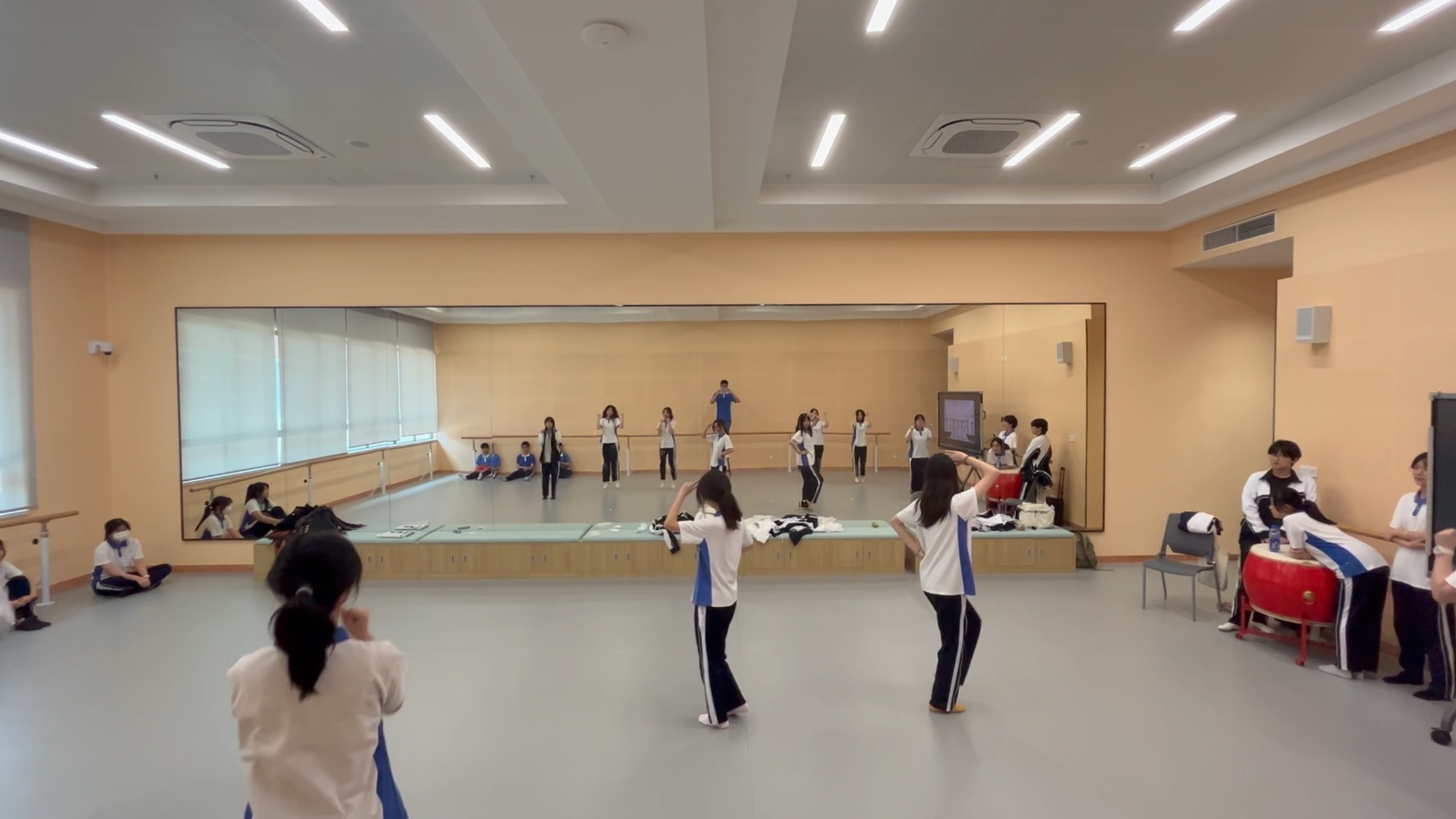 由于因为歌曲为日语 所以被校领导卡掉的lovelive(^_−)−☆ ps:学校为...
