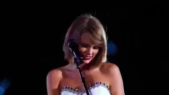 美哭了!真正的视觉与听觉享受,超级震撼的舞台效果!