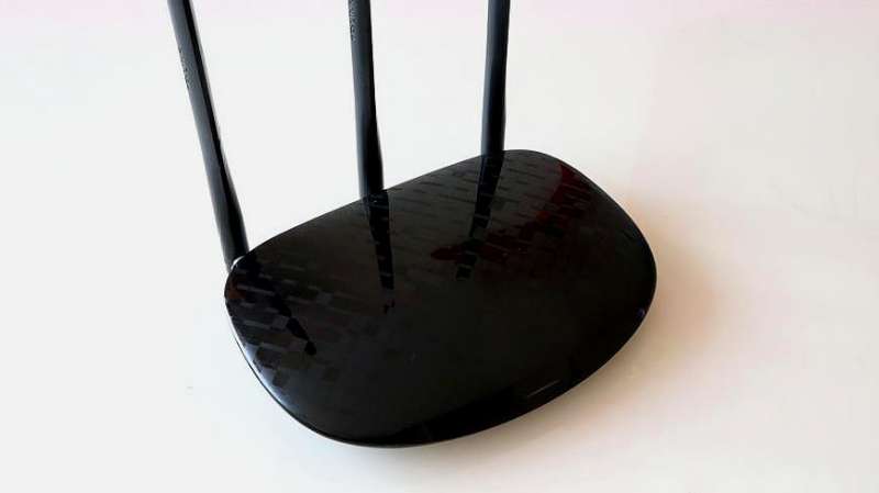 路由器设置里面有一个小机关,稍微调整一下信号马上就变强