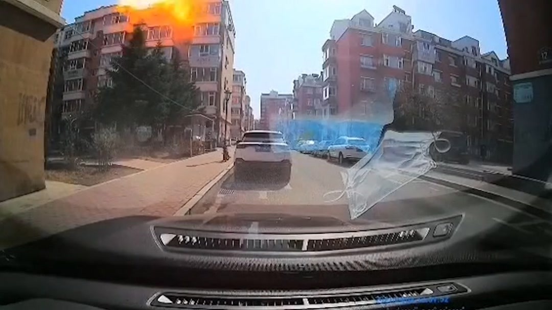 爆炸瞬间!长春一小区夫妻纠纷引爆燃气 碎片横飞多户门窗受损
