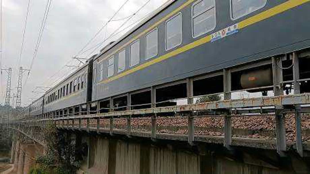 东莞东至成都T128次列车,承载着无数打工者的青春记忆!