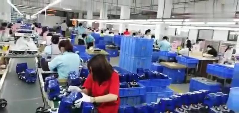 转发一个 陕汽德龙X6000模型的生产视频 看数量不少 应该很快铺货了 ...