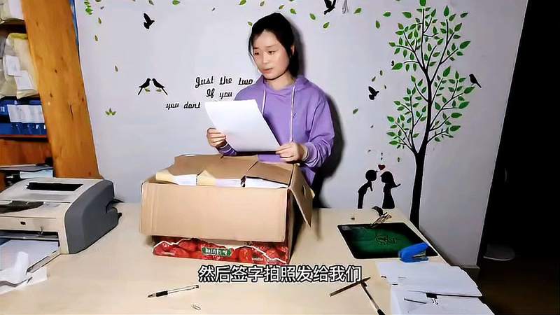 小白将客户公司2022年的账本凭证全部装订成册,打包快递给客户