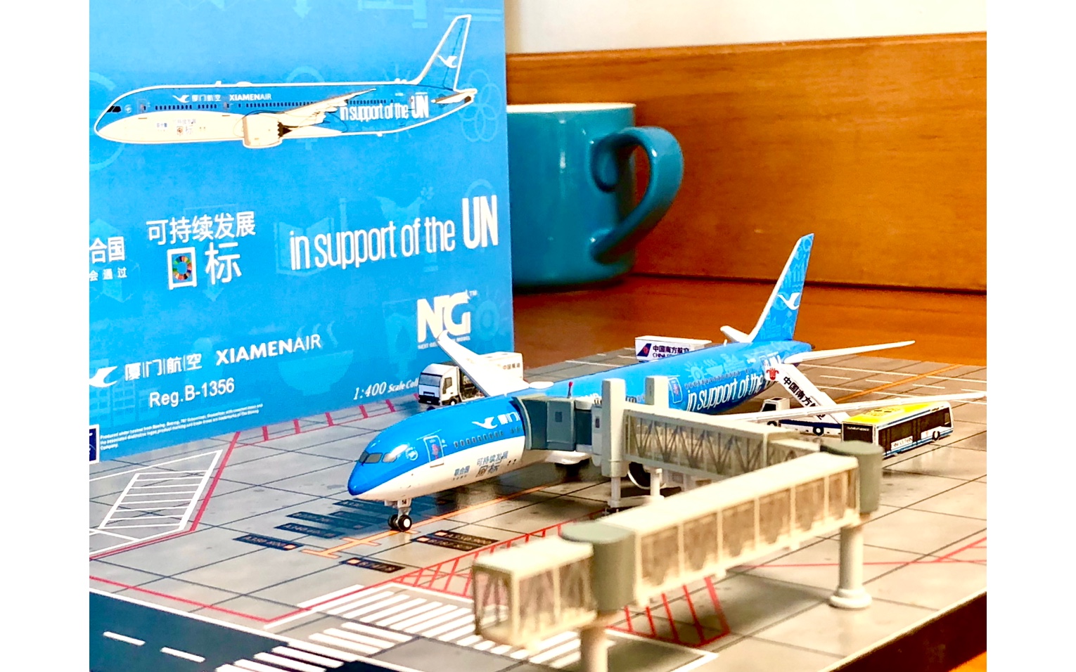 屑up的模型:NG1:400厦航联合梦想号787飞机模型