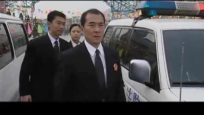 执行局长查封娱乐场所,发现总经理是学生时恋人,照查不误