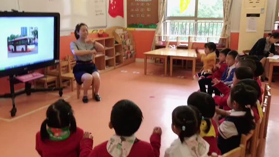 生活即教育,教育最终回归于生活!社会观摩活动“文明小乘客”。