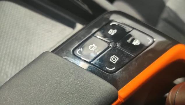 抢鲜看:长安UNI-T 运动版 自动泊车功能