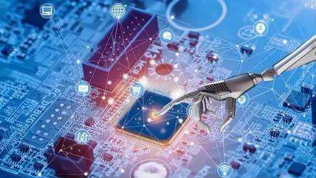 现场敲响"芯片代码锣" 李彦宏:不管1块还是100亿 都要投向技术