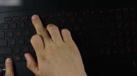 飞行堡垒如何调节亮度