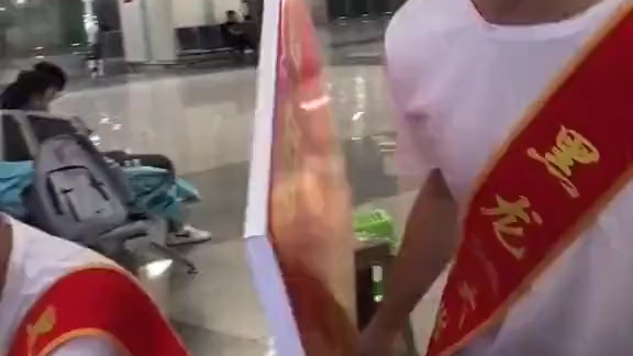 学长,喊叔叔就见外了啊。