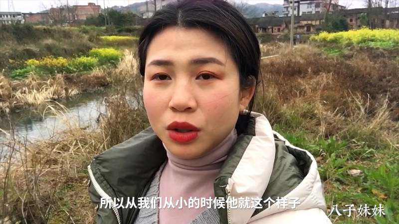 八子回忆初中时期,翻跳围墙出来玩,被狗咬伤,留下怕狗的后遗症