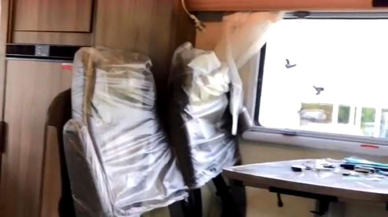 瑞弗依维柯底盘房车,外置厨房、遮阳棚和淋浴,蓝牌C本即可驾驶