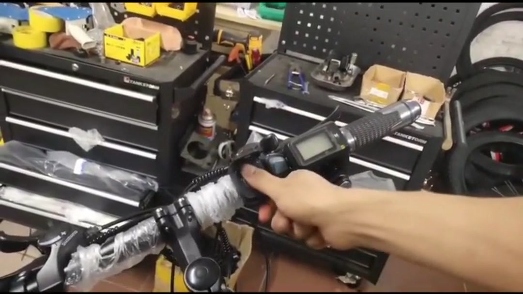 电动山地自行车安装了一键启动的指纹锁,开启骑行新体验