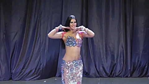 动如脱兔静如处子,Valeria Bakurova肚皮舞大师的精彩表演!