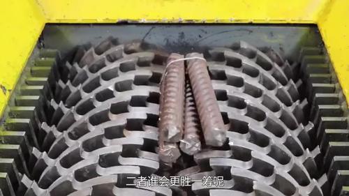 粉碎机的威力有多大?牛人使用钢筋测试,结局不过如此