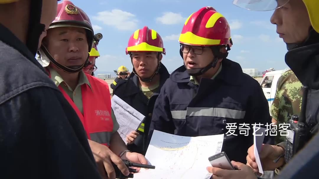 【拍客】一架飞机因故障盘旋厦门上空数小时 平安着陆