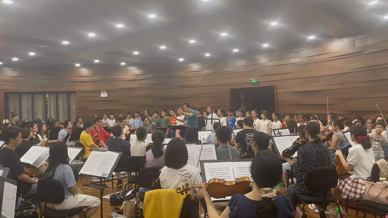 经典歌剧音乐会版《卡门》排练现场。