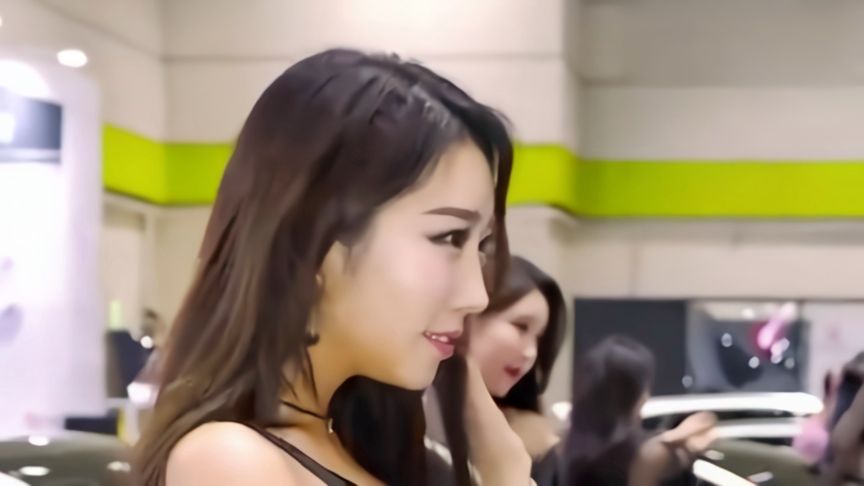 车展模特三位你喜欢哪位呢