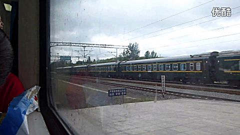 客车K1198次交会Z123次汉丹线随州火车站三站台发车去汉丹上行汉口...