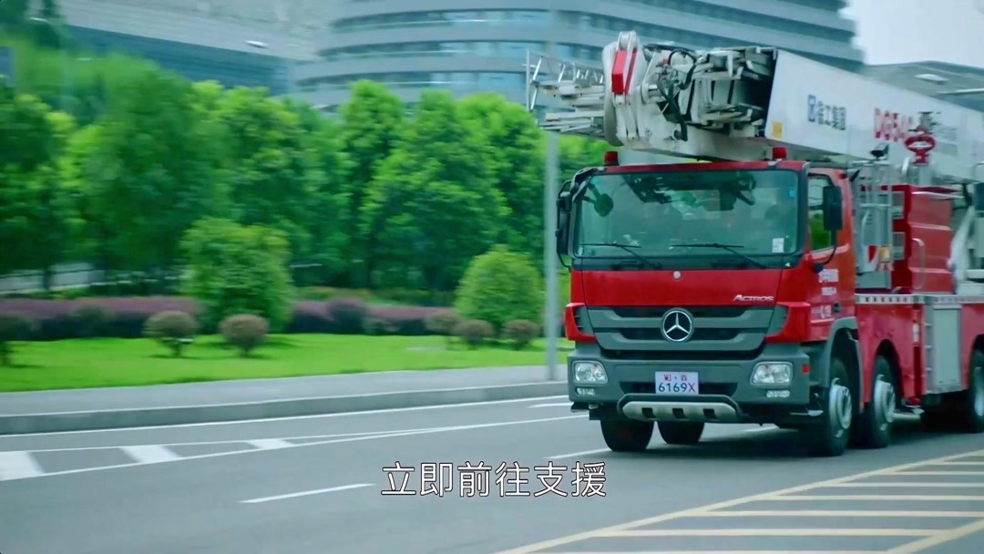 特勤精英:化工厂突然发生火灾,所有消防队奔赴火灾现场灭火