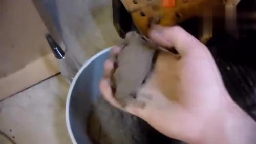牛人用模具浇铸一个铝飞轮,高手在民间!