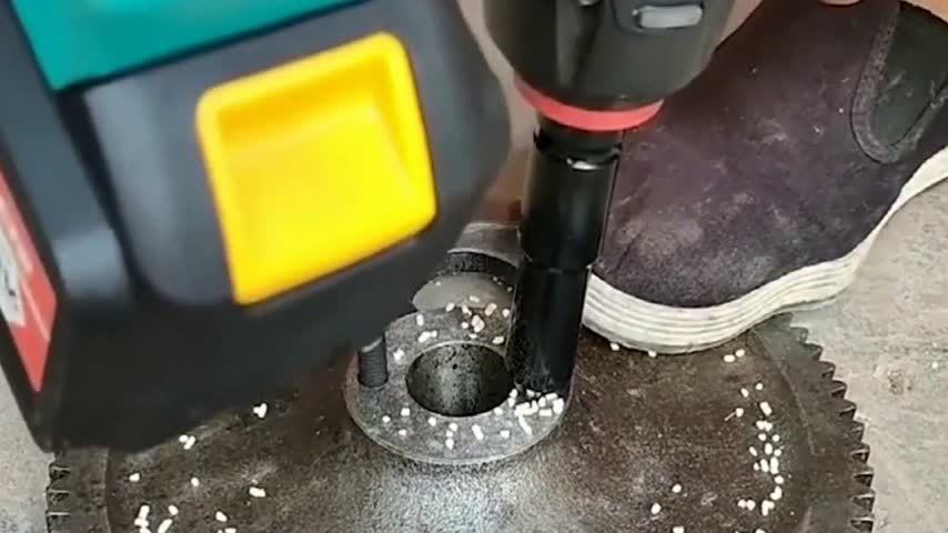 牛人发明:了不起的中国牛人,发明这样的拧螺丝神器,真是天才