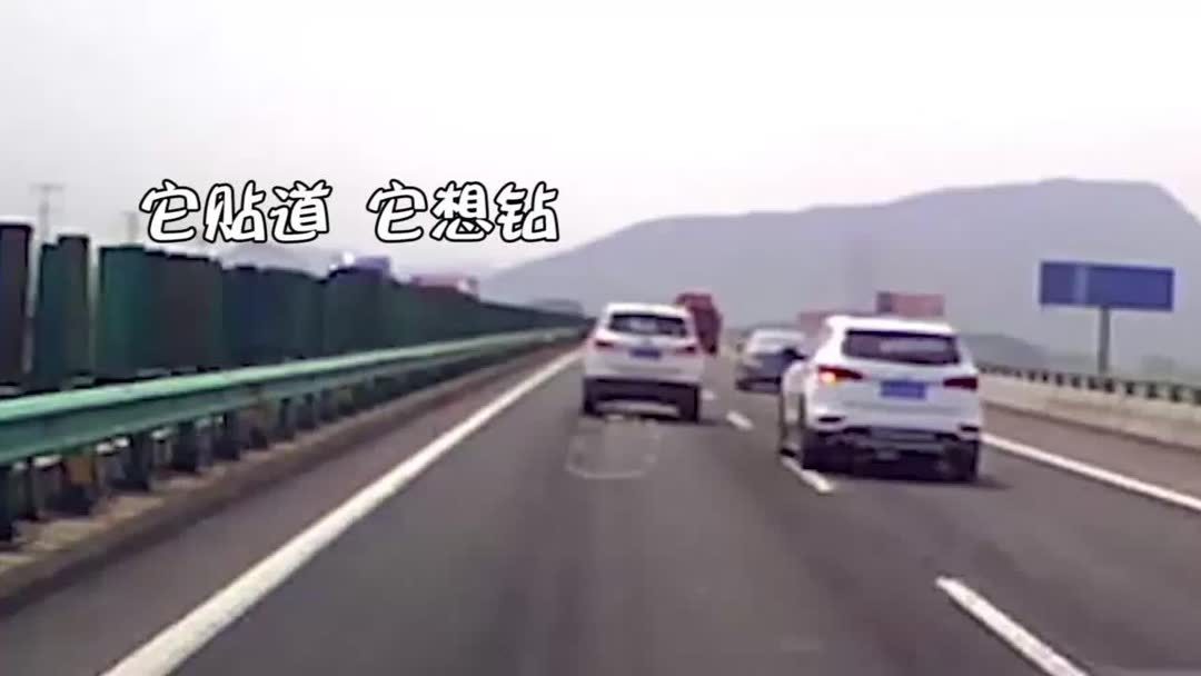 男子驾车给妻子分析高速行车风险,下一秒致5车连环追尾