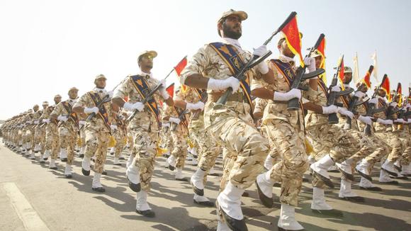 美国亮出开战信号,下令大批国民撤离中东,专家提醒伊朗抓紧备战