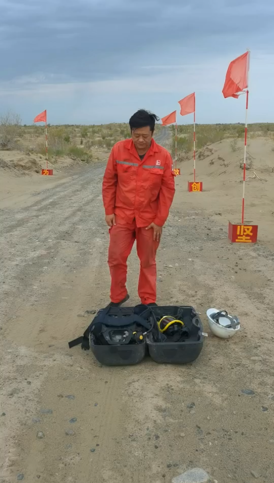 钻井队的佩戴正压式空气呼吸器的考核视频