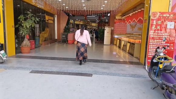 打工夫妻在潮州坐火车回家需要带些什么东西看老婆是怎么搞的