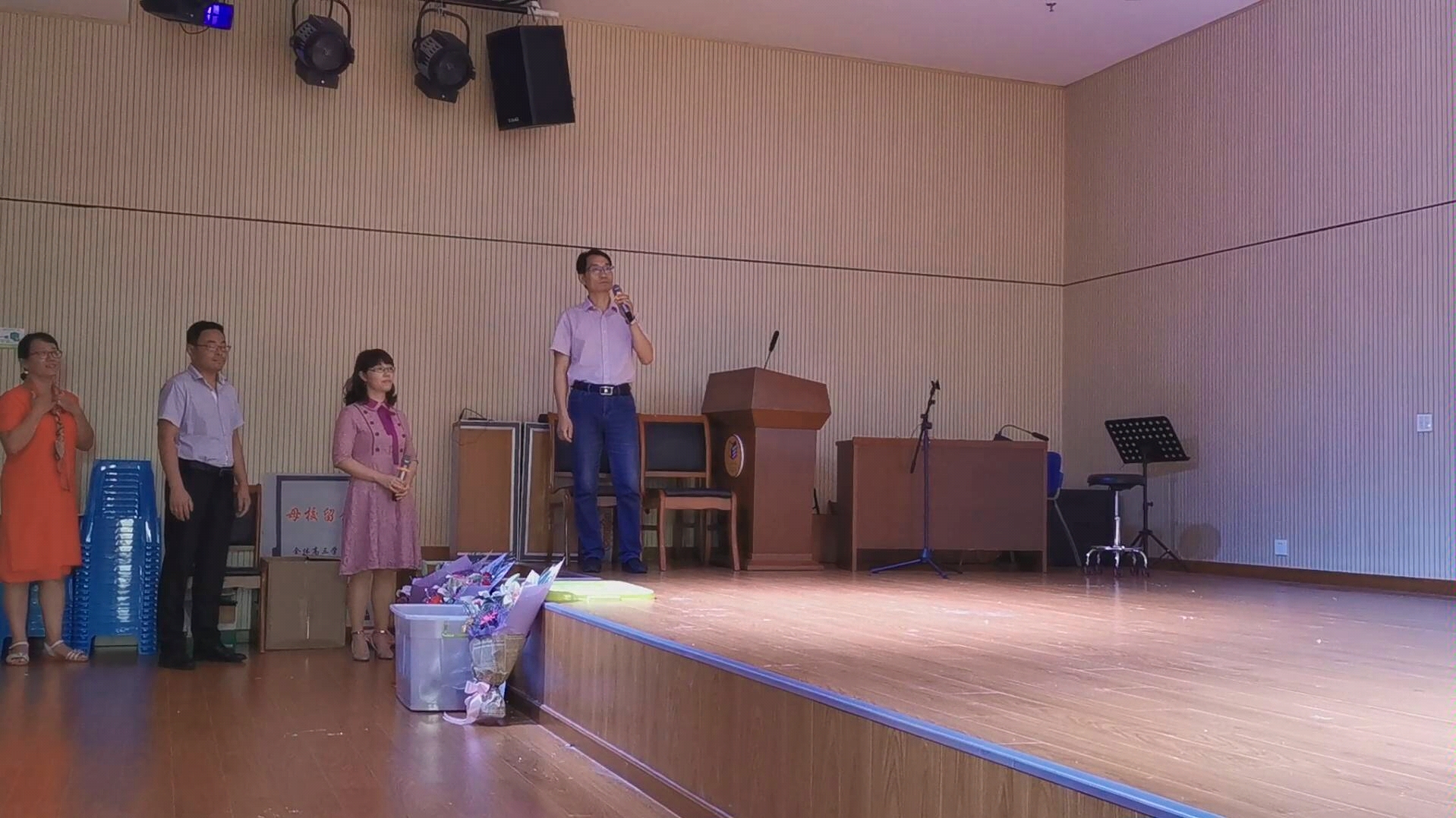 毕业典礼的记录,老师的表演完美