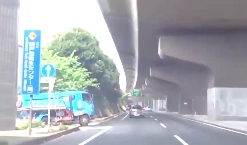 交警提醒:在道路上这种标线不能压,不然直接扣3分罚款200