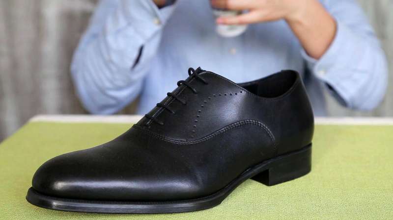 皮鞋如何保养能保持光亮?买鞋老板教我一招,保养皮鞋就靠它了