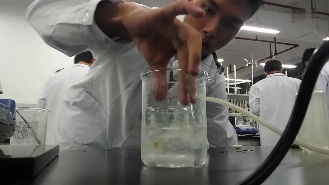 氯化铵的析出与减压过滤