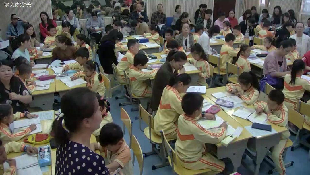 株洲八达小学--李蓉晖--铺满金色巴掌的水泥道