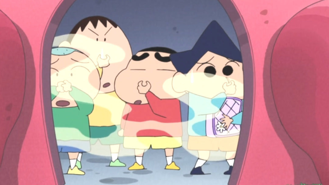 蜡笔小新,捡到神秘包包,里面一颗大钻石,大伙却被异味给熏晕了