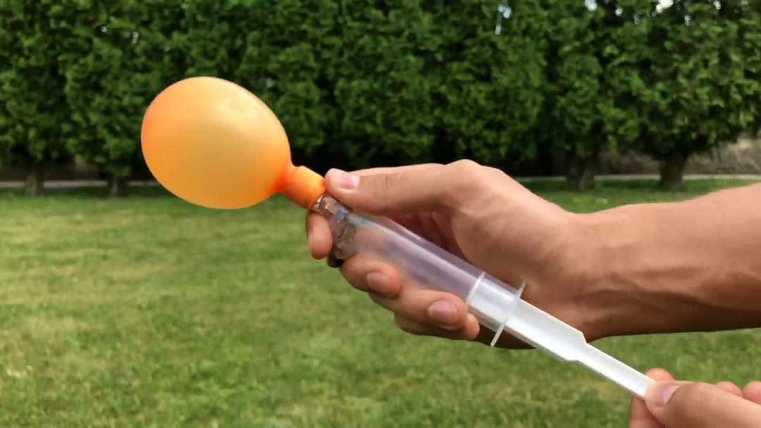 DIY手工制作:用过的注射器消毒后可以自制成微型气泵,创意不错