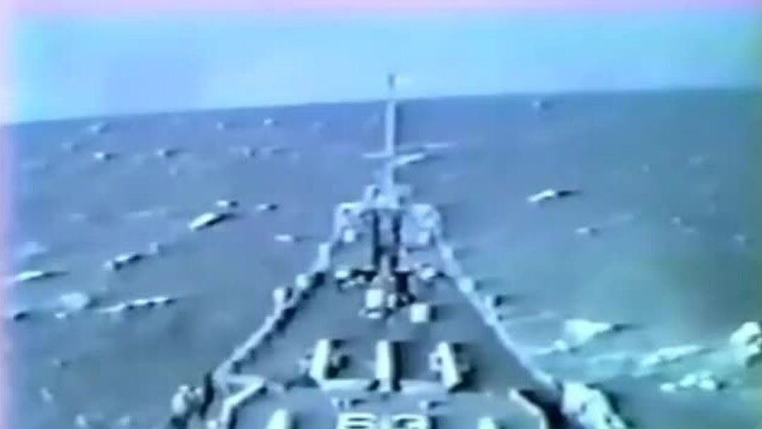 【战列舰】80年代魔改后的密苏里号战列舰在大风浪中航行【YouTube】